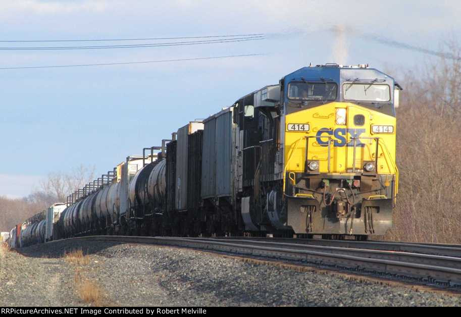 CSX 414 barrels up the hill westbound